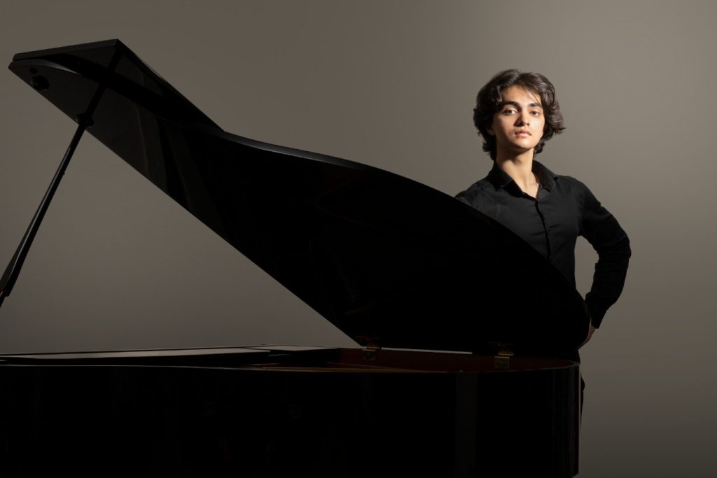 Ishaan Leonard Rao | Das junge Klavier-Wunderkind schlägt eine Brücke ...